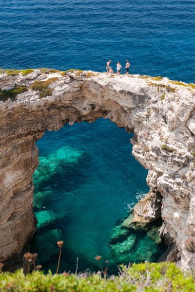 12 Amazing Places That Everyone Should Visit One Day ...