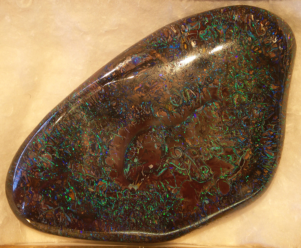 8 Photos of the Hidden Worlds Inside an Opal - YourAmazingPlaces.com