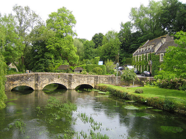 Meet Bibury Village Through 10 Spectacular Photos - YourAmazingPlaces.com