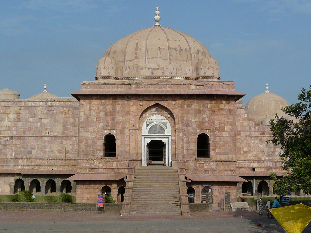 The Ruins of the Abandoned Mandu - YourAmazingPlaces.com