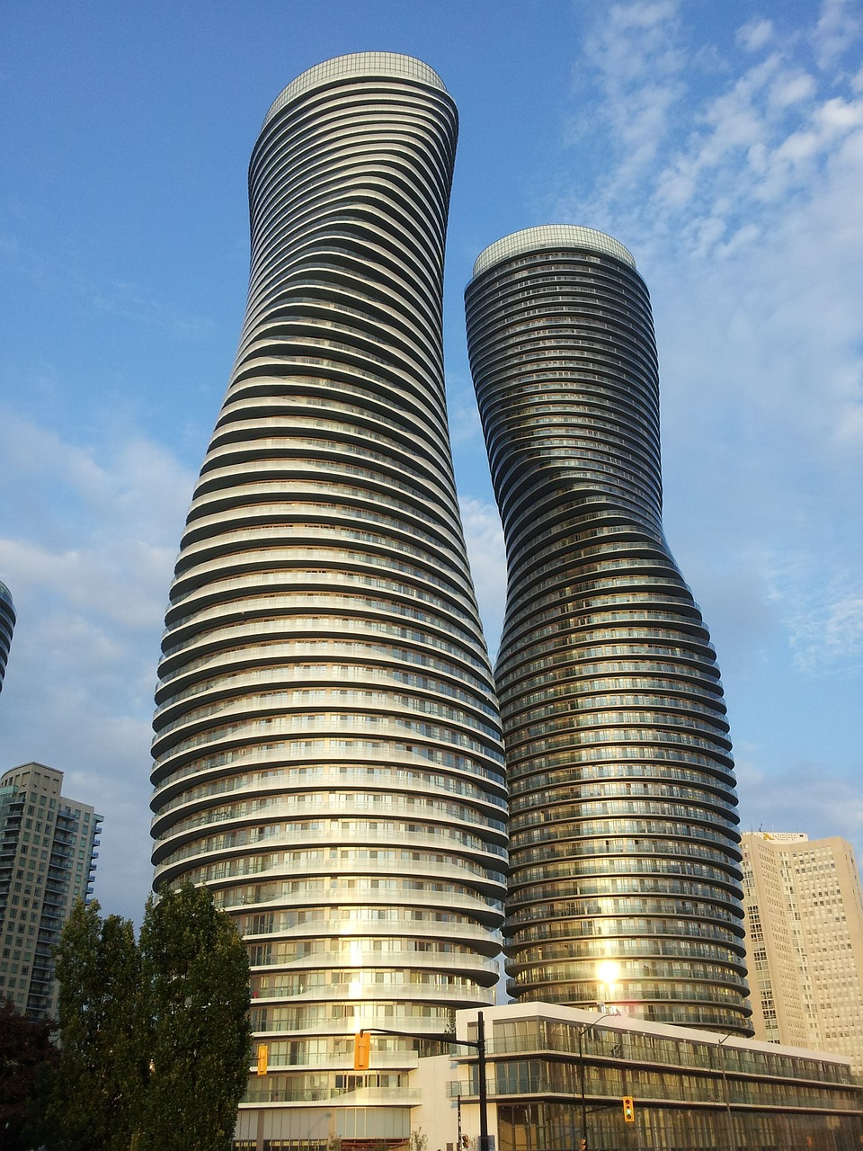 Architectural Buildings That Are Worth Your Time as a Tourist in Canada ...
