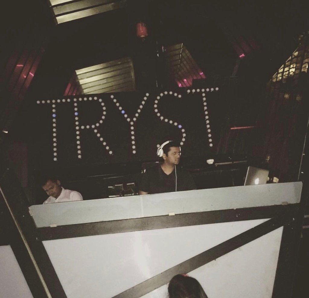 A Story about Mumbai Pub Culture - YourAmazingPlaces.com