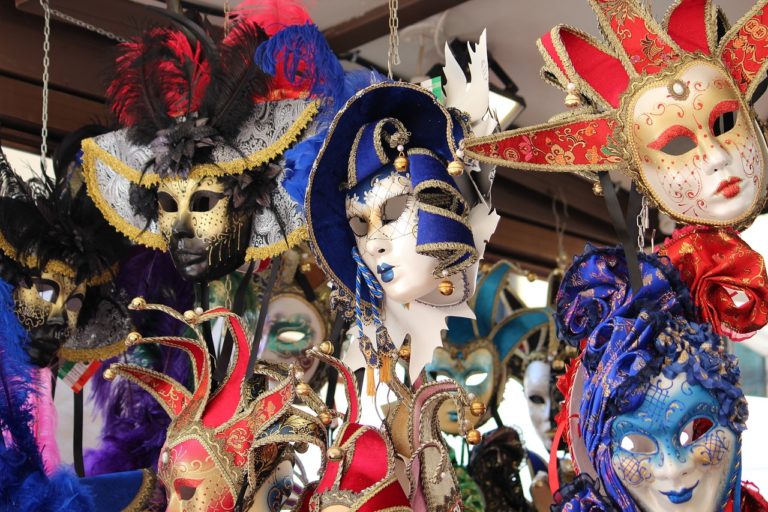 A Guide To Buying Venetian Masks Gifts - YourAmazingPlaces.com